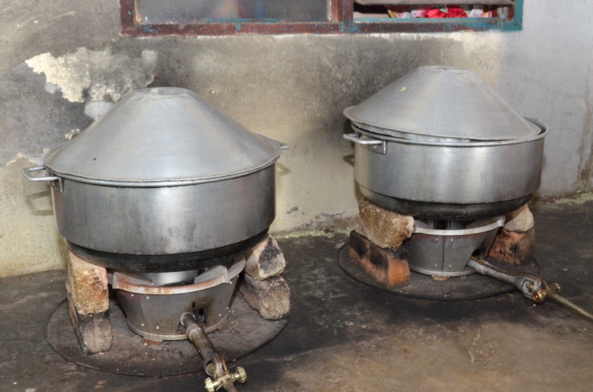 Pembakar usang tidak jejas kualiti kuih Sri Ayu Halimatun | Buletin Mutiara