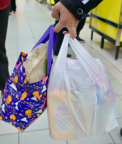 Dealing with plastic bag issue | Buletin Mutiara