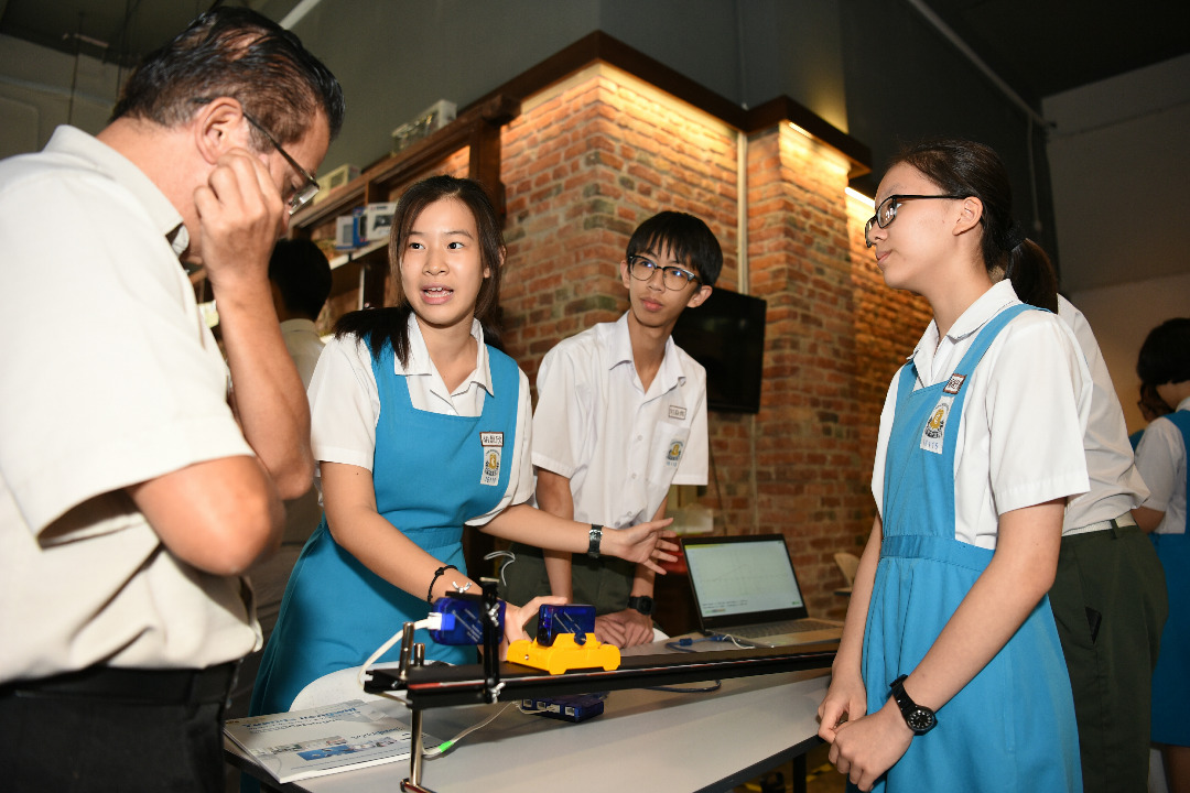 RM1.7mil of science apparatus for 17 Chinese secondary schools ...