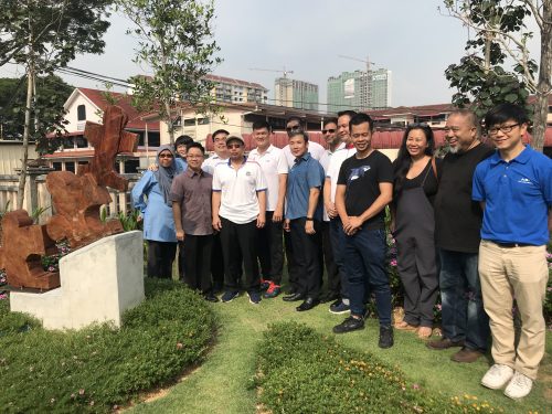 Ukiran lima arca kayu imbau permainan zaman kanak-kanak | Buletin Mutiara