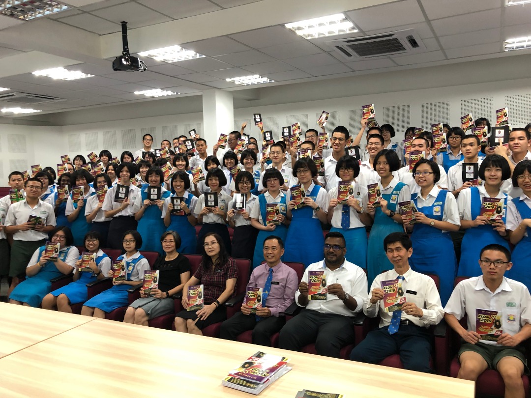 Sumbang lebih 1,400 buku, ADUN harap bantu pelajar SPM lulus subjek ... Sumbang lebih 1,400 buku, ADUN harap bantu pelajar SPM lulus subjek ...