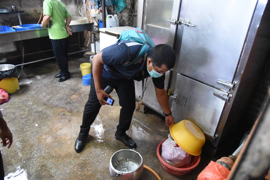 Three dirty food outlets ordered to close | Buletin Mutiara