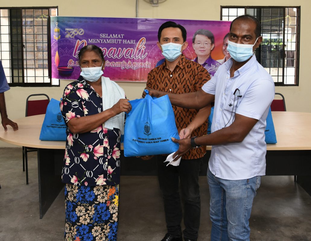 ADUN agih pek bantuan sara diri, bungkusan jamuan menjelang Deepavali ...
