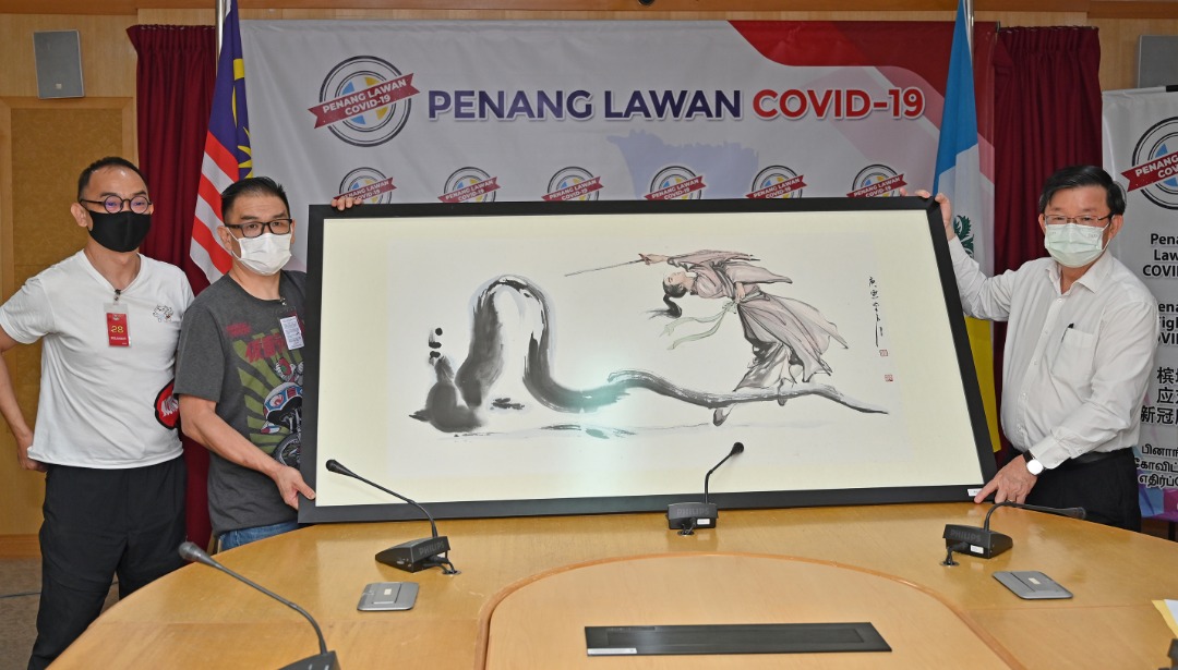 Firm donates 100,000 face masks to Penang govt | Buletin Mutiara