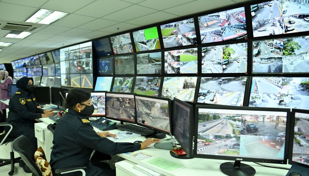 Using CCTVs with audio to remind people to follow SOPs | Buletin Mutiara