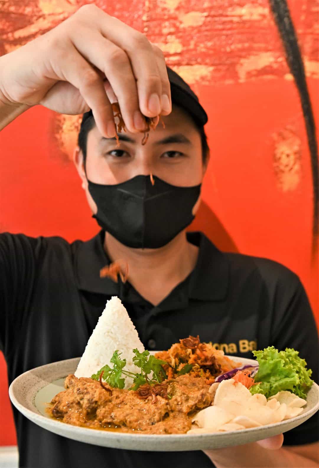 Young Balinese chef brings homeland flavours to Penang | Buletin Mutiara