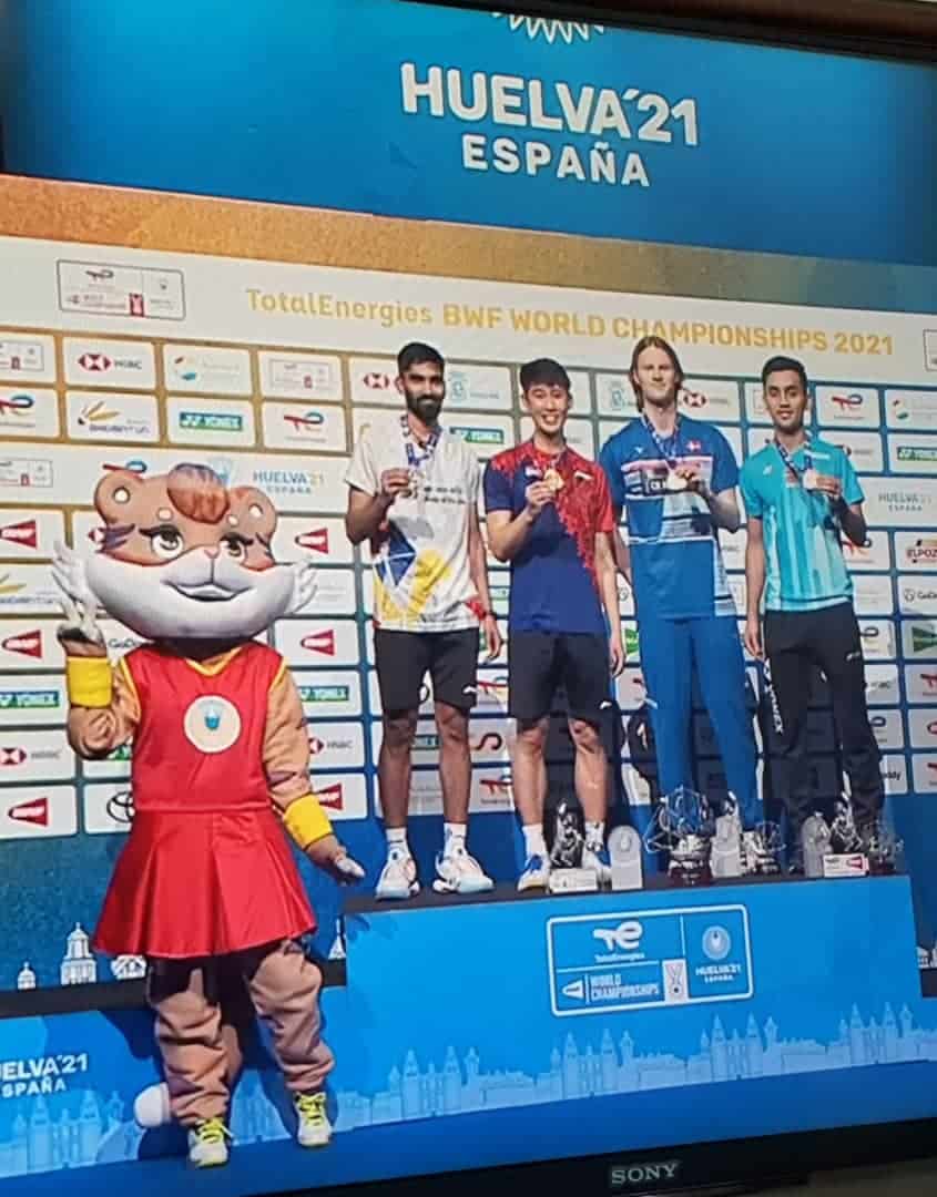 A super happy day for the Loh family after Kean Yew becomes world ...