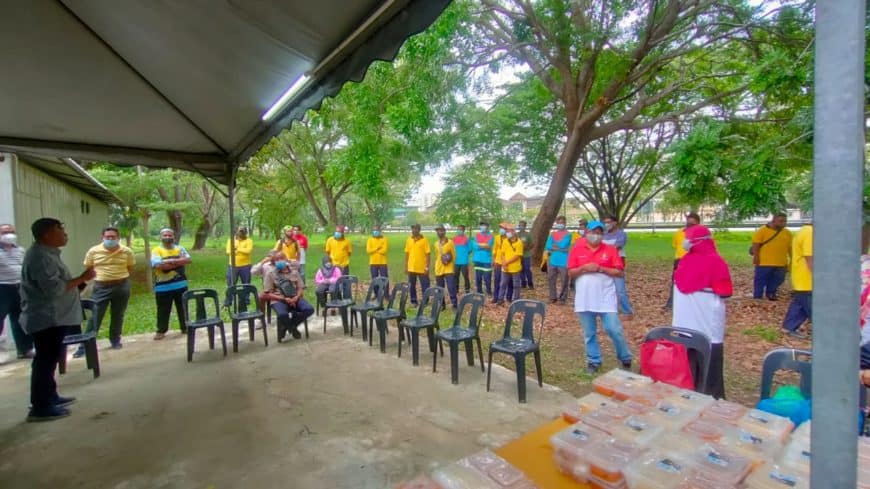 A lunch treat for Wira Kuning team in Sungai Nibong Besar | Buletin Mutiara