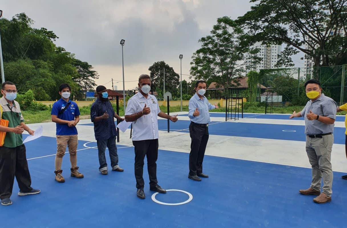 Kampung Melayu gets three new sepak takraw courts | Buletin Mutiara