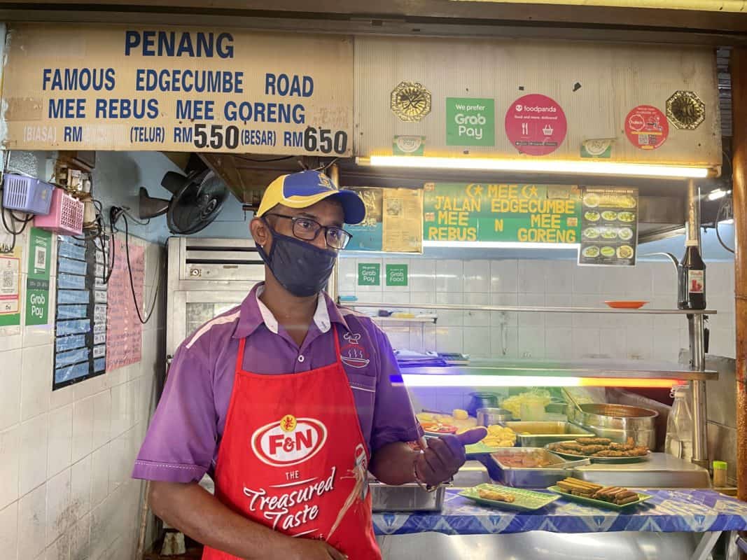 Third-generation noodle stall owner maintains taste consistency ...