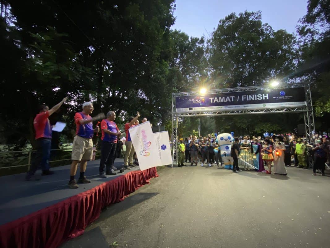 Lebih 3,000 peserta meriahkan Glo-Walk 7.0 | Buletin Mutiara