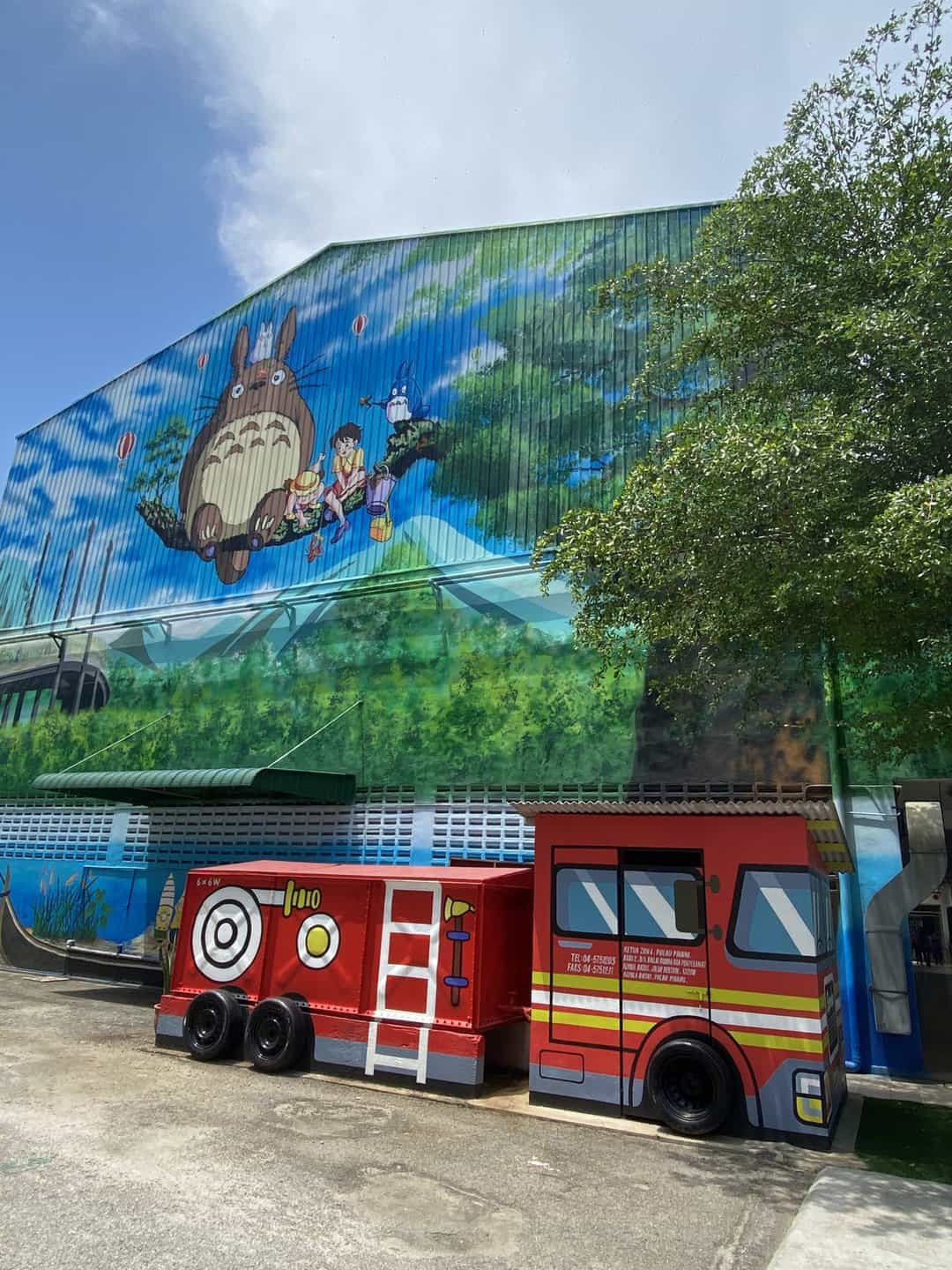 Giant ‘Totoro’ murals attract pupils to school | Buletin Mutiara
