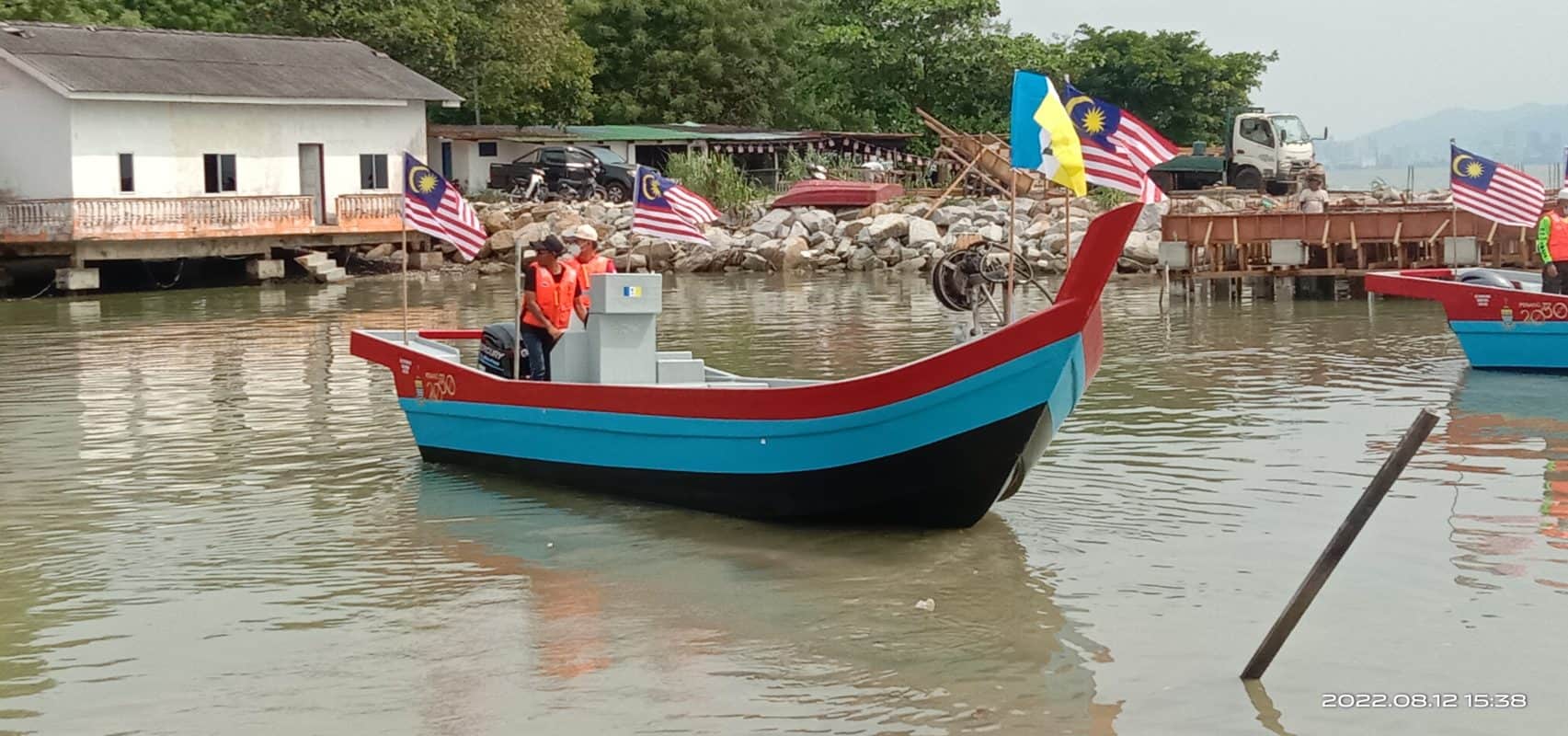 Nelayan PSR mula terima bantuan bot dan enjin baru lebih moden ...