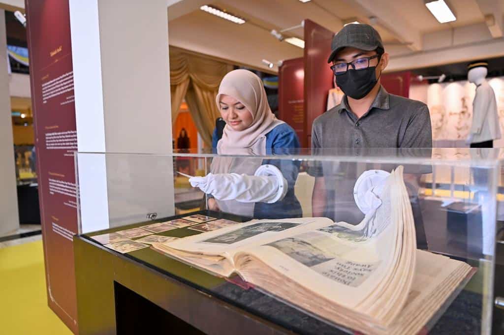 Pameran ‘Dari Gabenor ke TYT’ tampilkan waris Yang DiPertua Negeri ...