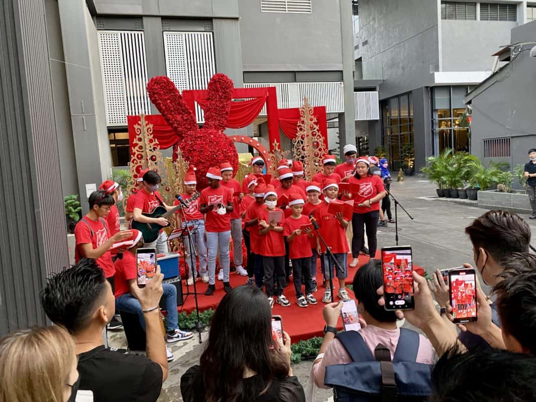 Lighting up the spirit of Christmas | Buletin Mutiara