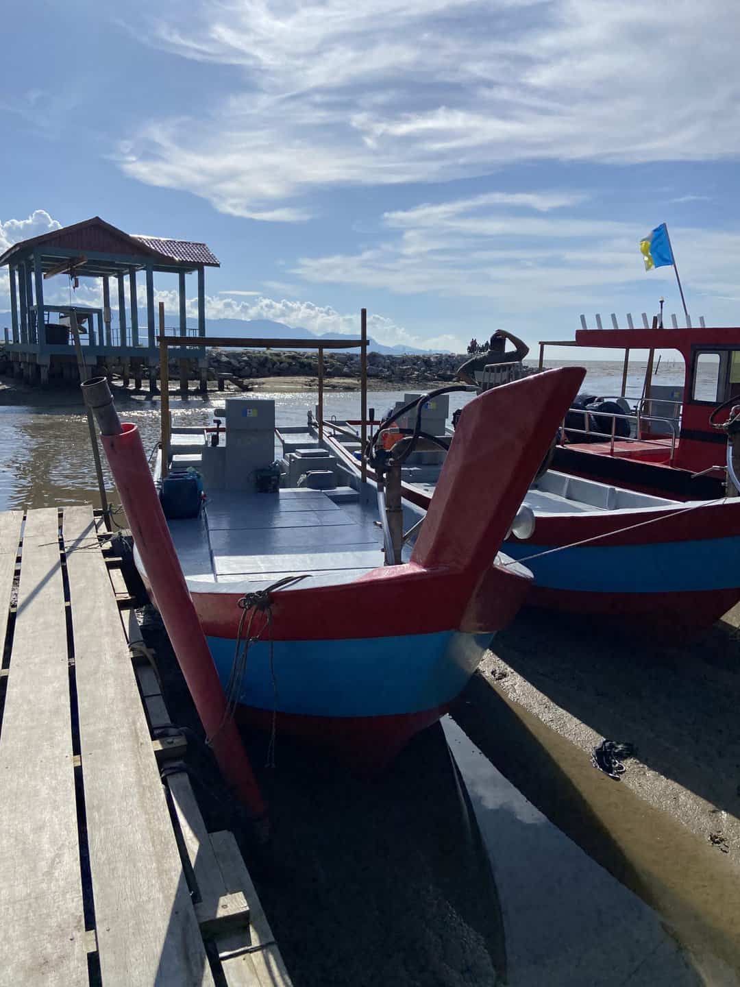 Kerajaan Negeri beri bantuan awal bot dan enjin jaga kebajikan nelayan ...