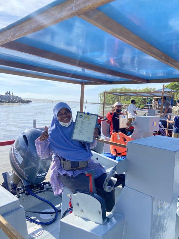 Kerajaan Negeri beri bantuan awal bot dan enjin jaga kebajikan nelayan ...