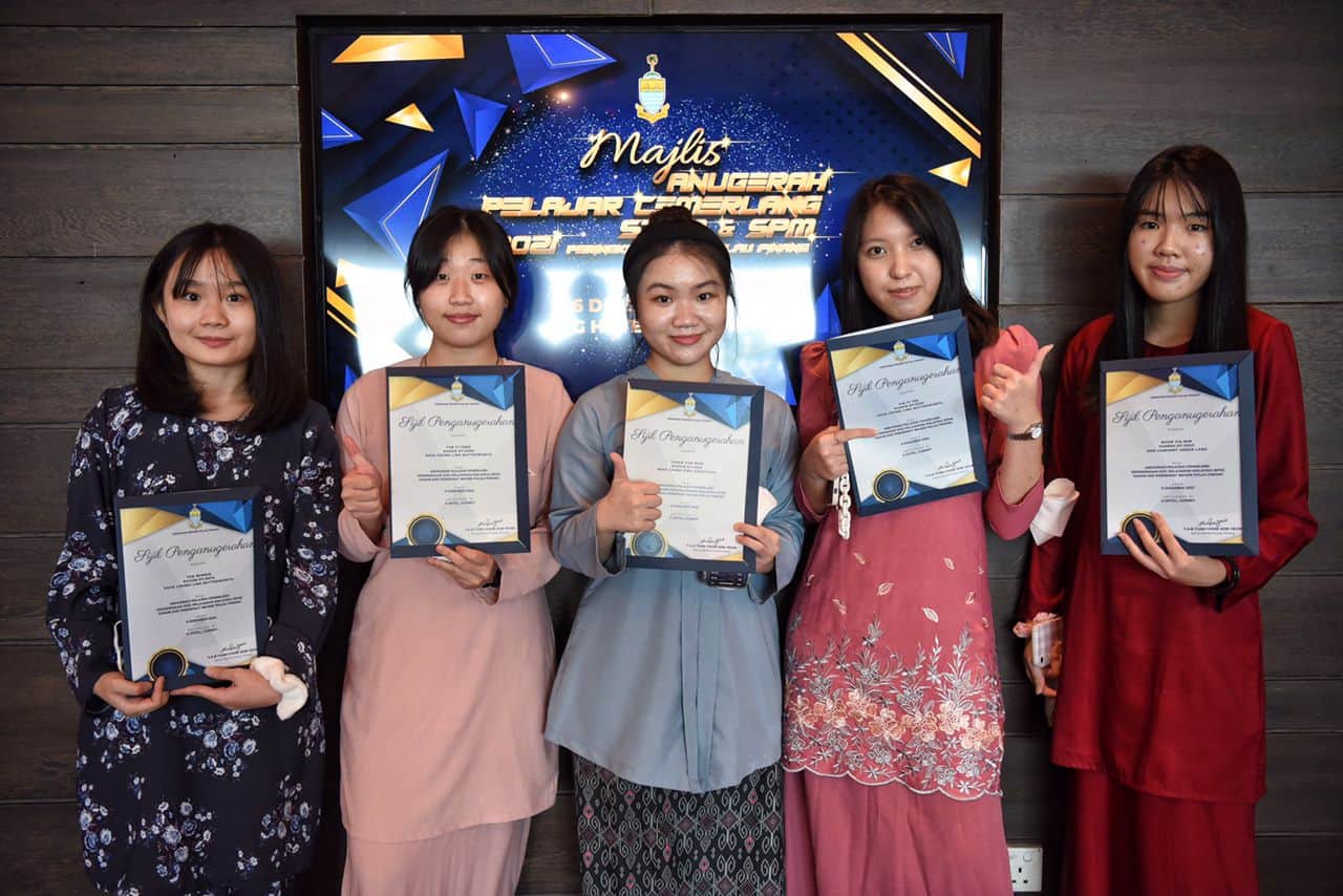 313 top SPM and STPM students in Penang get awards | Buletin Mutiara