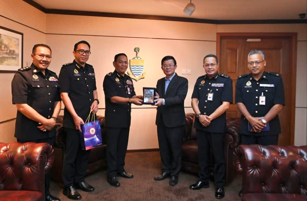 Ketua Menteri terima kunjungan hormat Pengarah JPJ Pulau Pinang ...