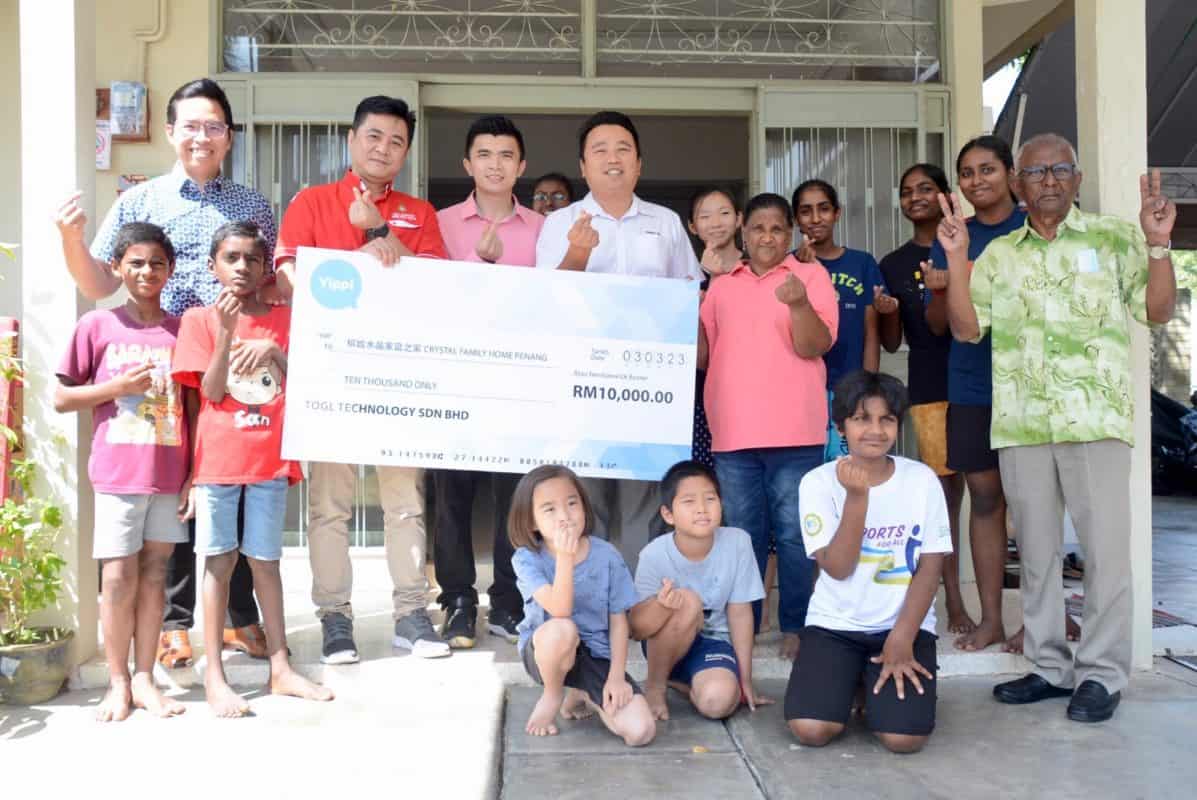 爱民律社委会及TOGL Technology筹1万 黄顺祥见证移交予槟水晶之家 | Buletin Mutiara
