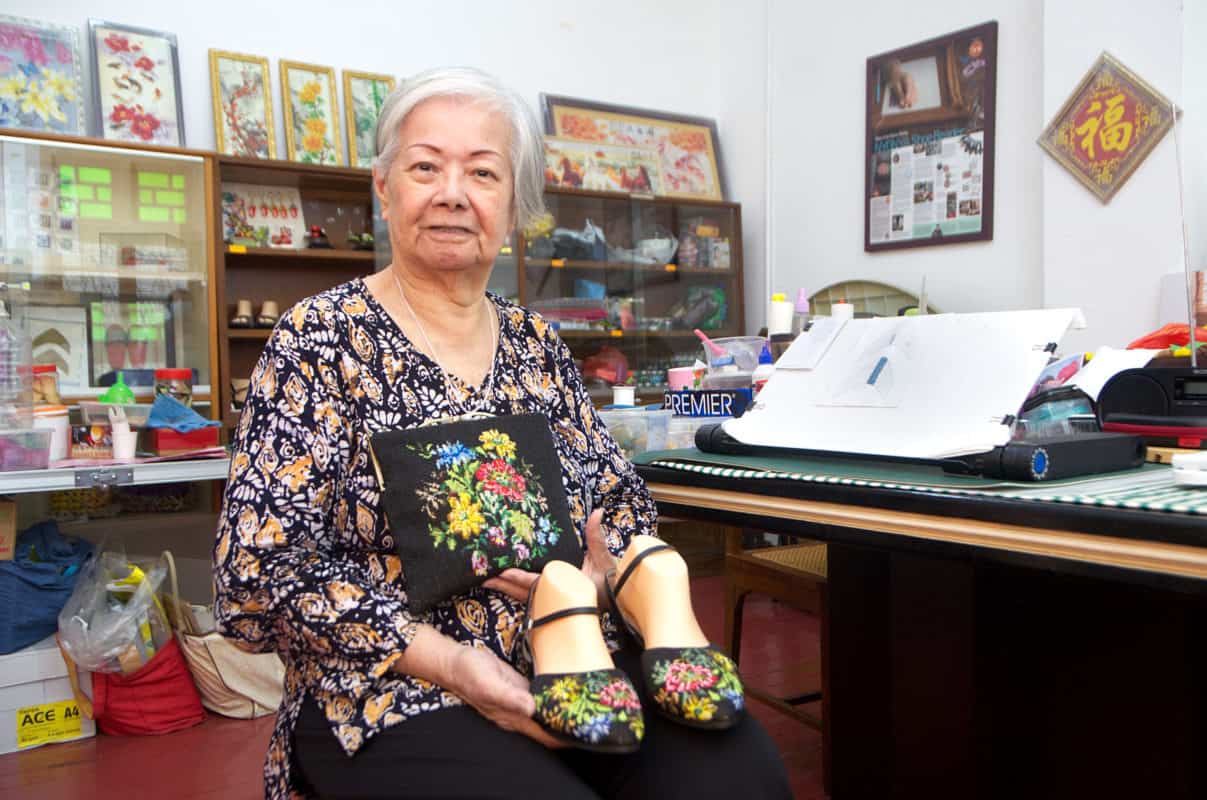 Nyonya beaded shoemaker delights in passing on legacy | Buletin Mutiara