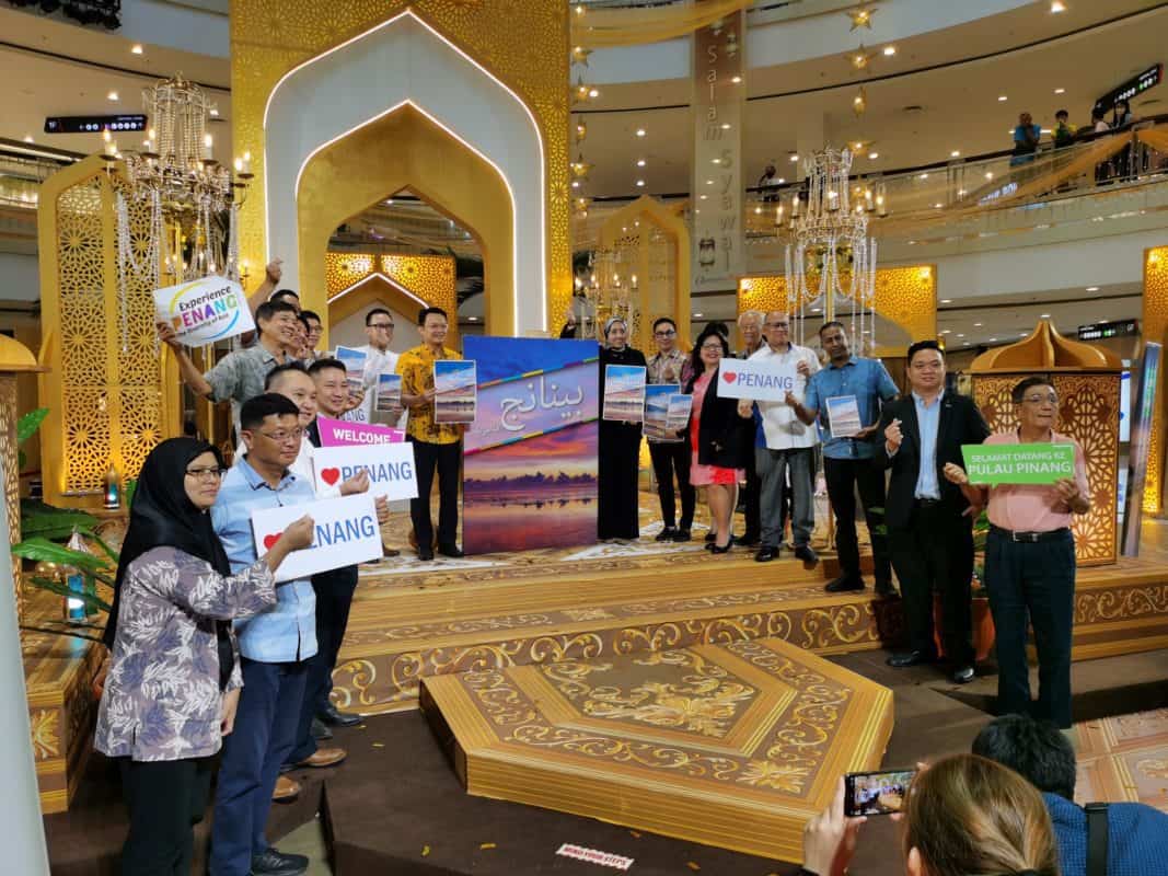 Arabic booklet and brochure to attract Middle Eastern visitors to ...