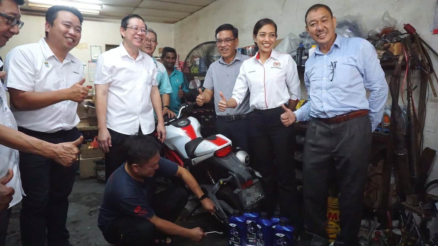 B40 families in Air Itam and Air Putih get free bike service | Buletin Mutiara