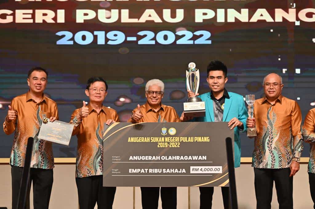 Kok Leong dan Yee Voon terima anugerah Olahragawan, Olahragawati Pulau ...