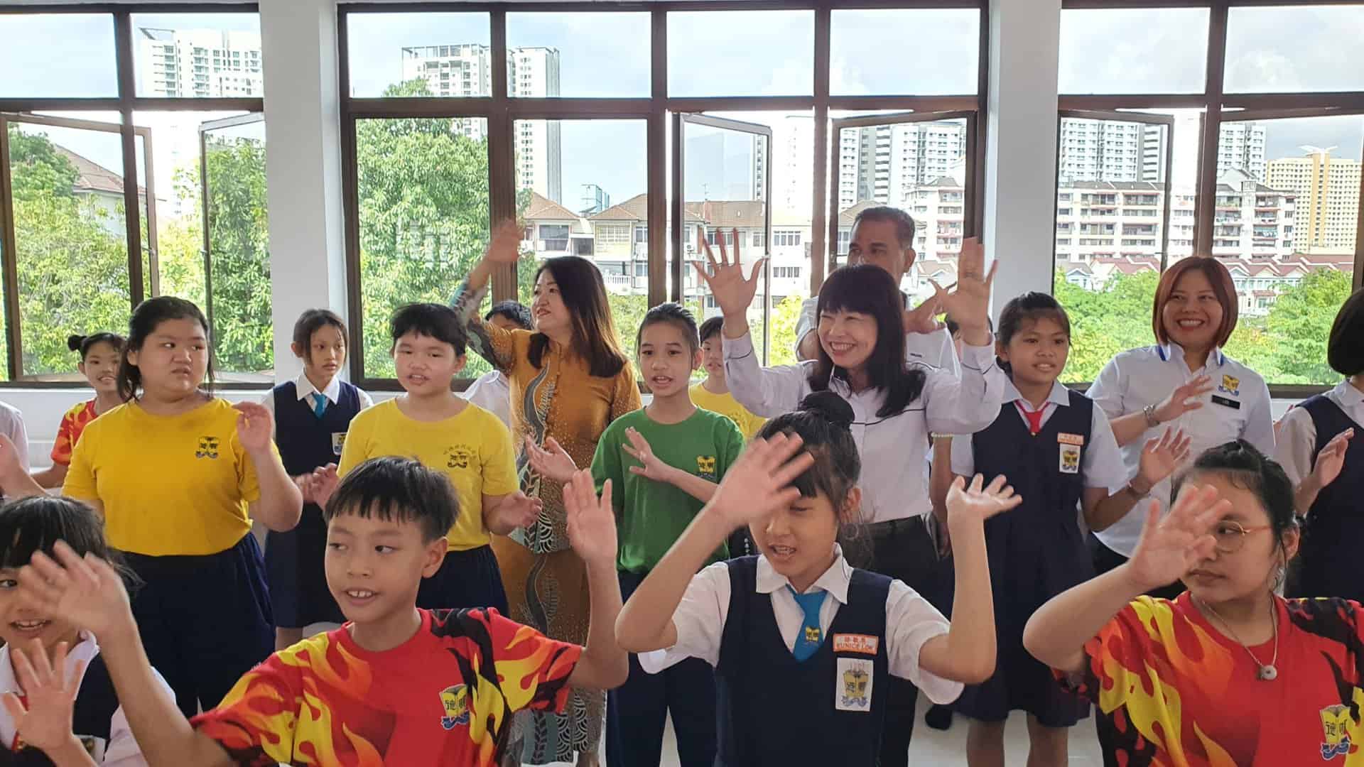 Eight more schools in Penang receive aid from MoE | Buletin Mutiara