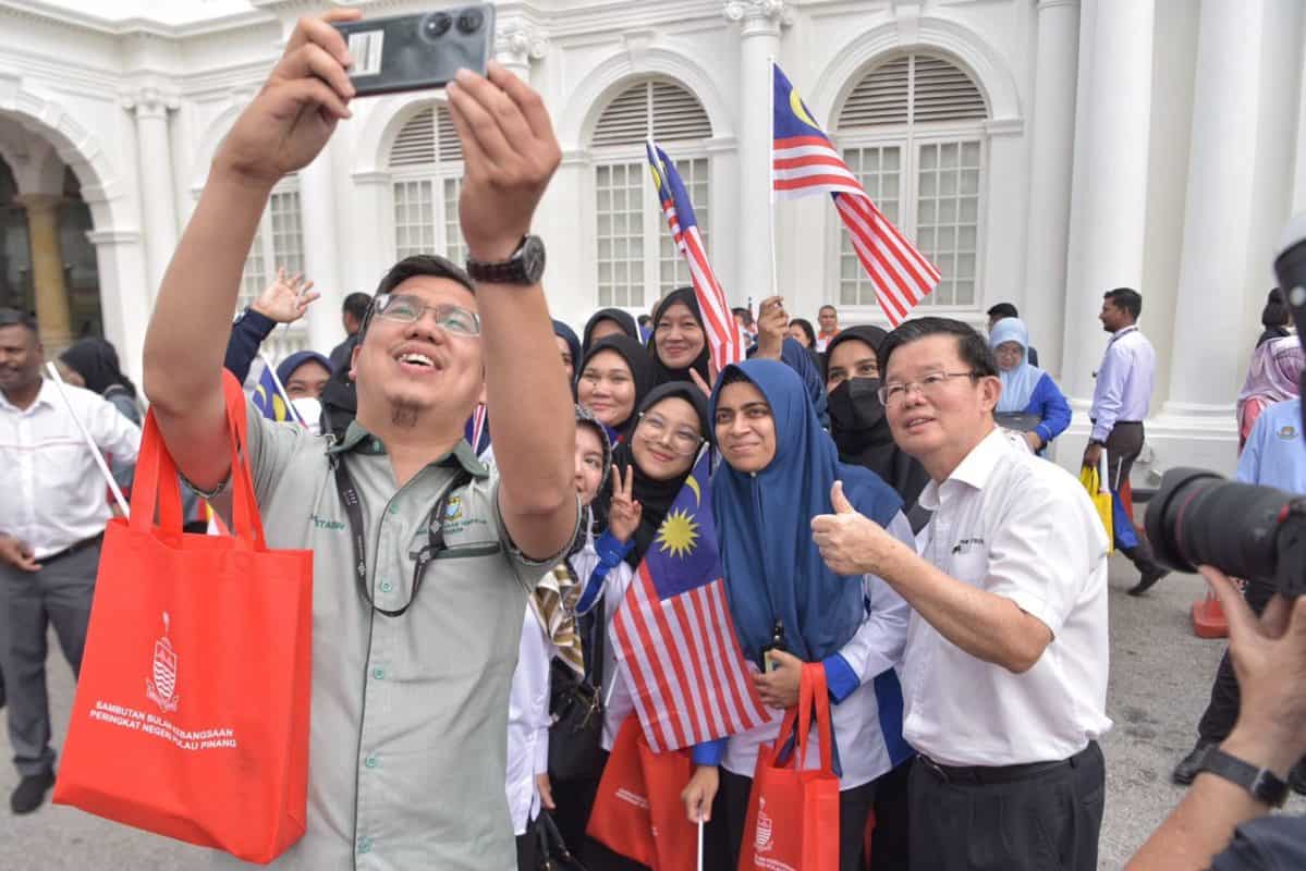 Malaysians unite for progress, forge ahead together | Buletin Mutiara