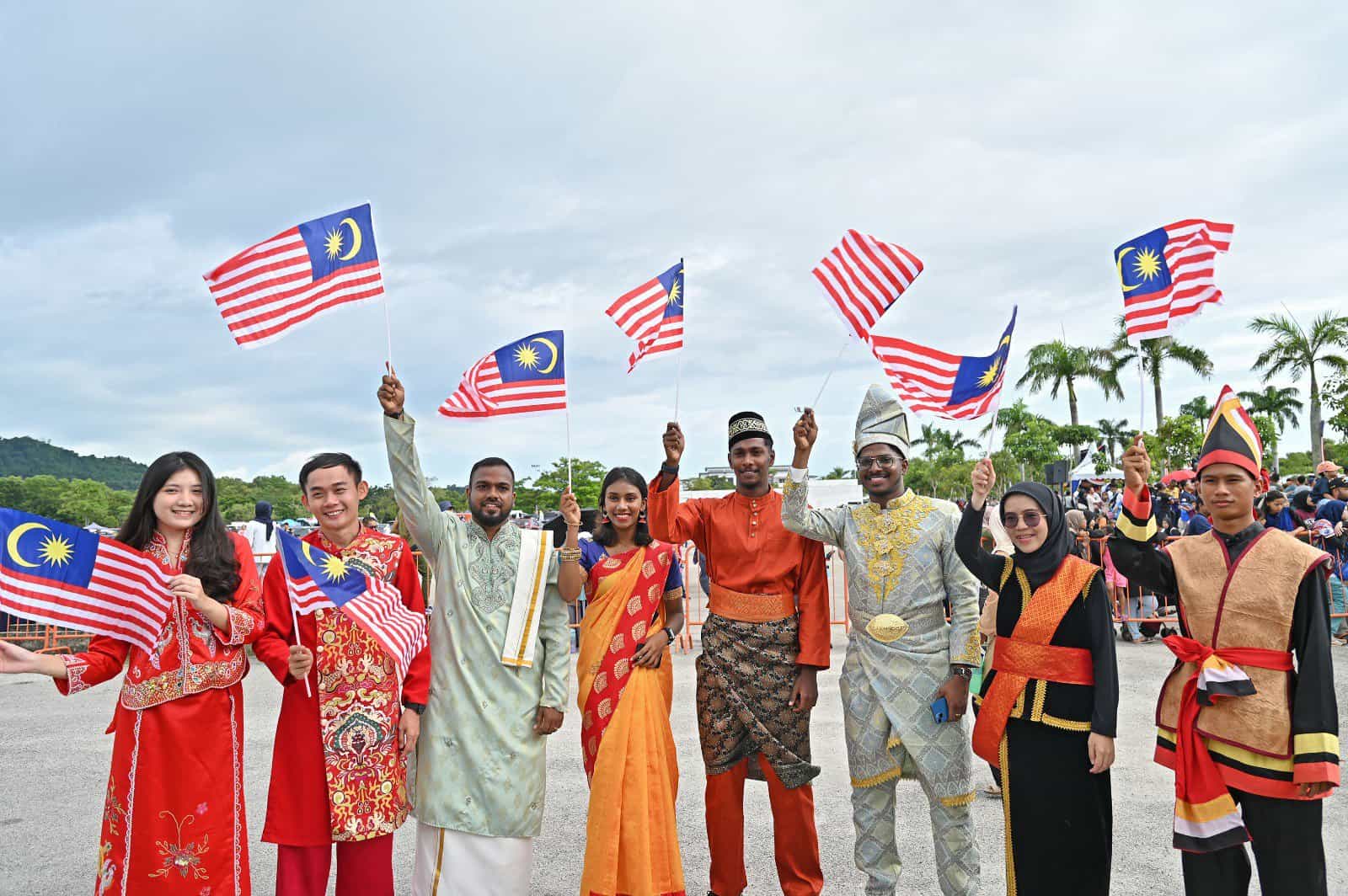 Overwhelming crowd at Batu Kawan Stadium in view of the Merdeka Day ...