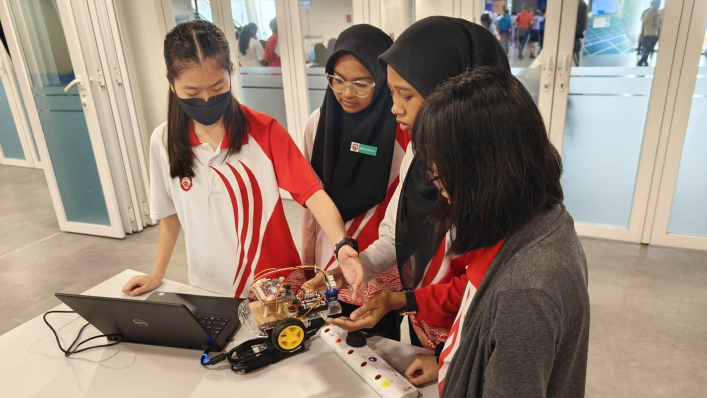 Robomania 机器人技术比赛 打破纪录获720学生踊跃参与 | Buletin Mutiara