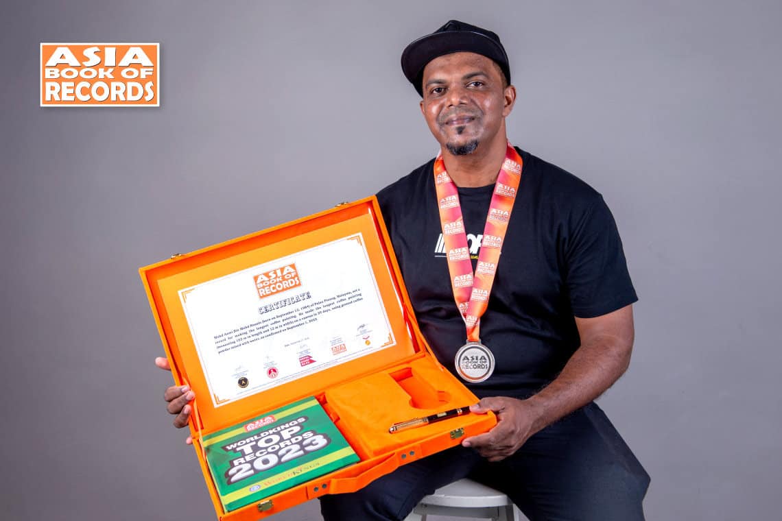 Karikaturis Azmi Hussin sasar cipta rekod dunia, cipta legasi untuk ...