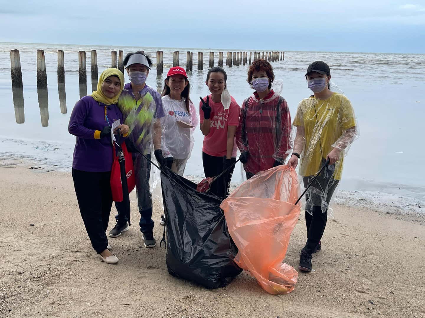 Three associations join forces for a cleaner coastline | Buletin Mutiara
