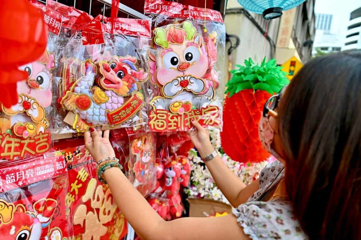 Dragon-themed items sought after ahead of Chinese New Year | Buletin ...
