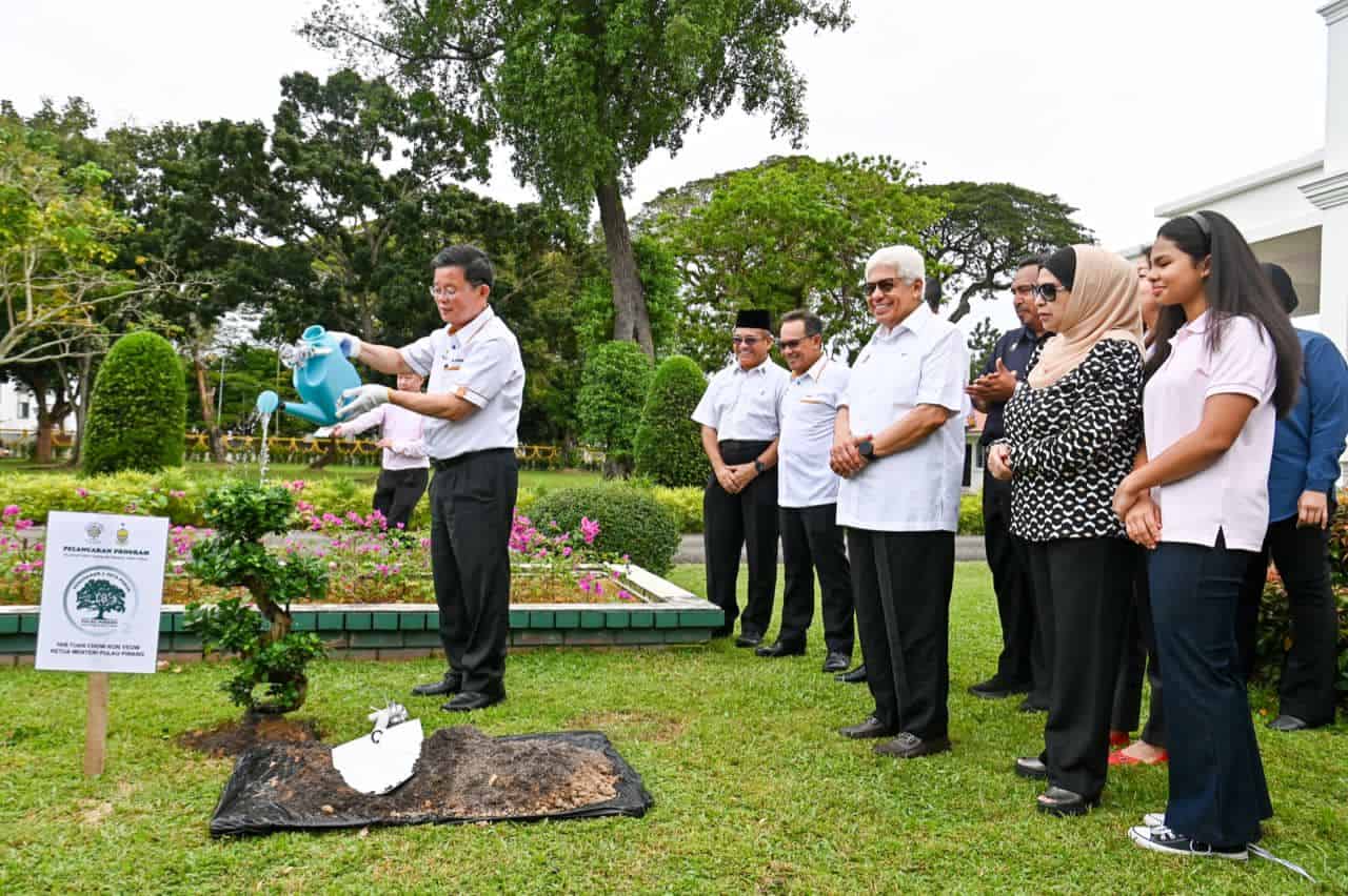 Sasar tanam satu juta pokok dalam masa sehari sempena Hari Bumi April ...