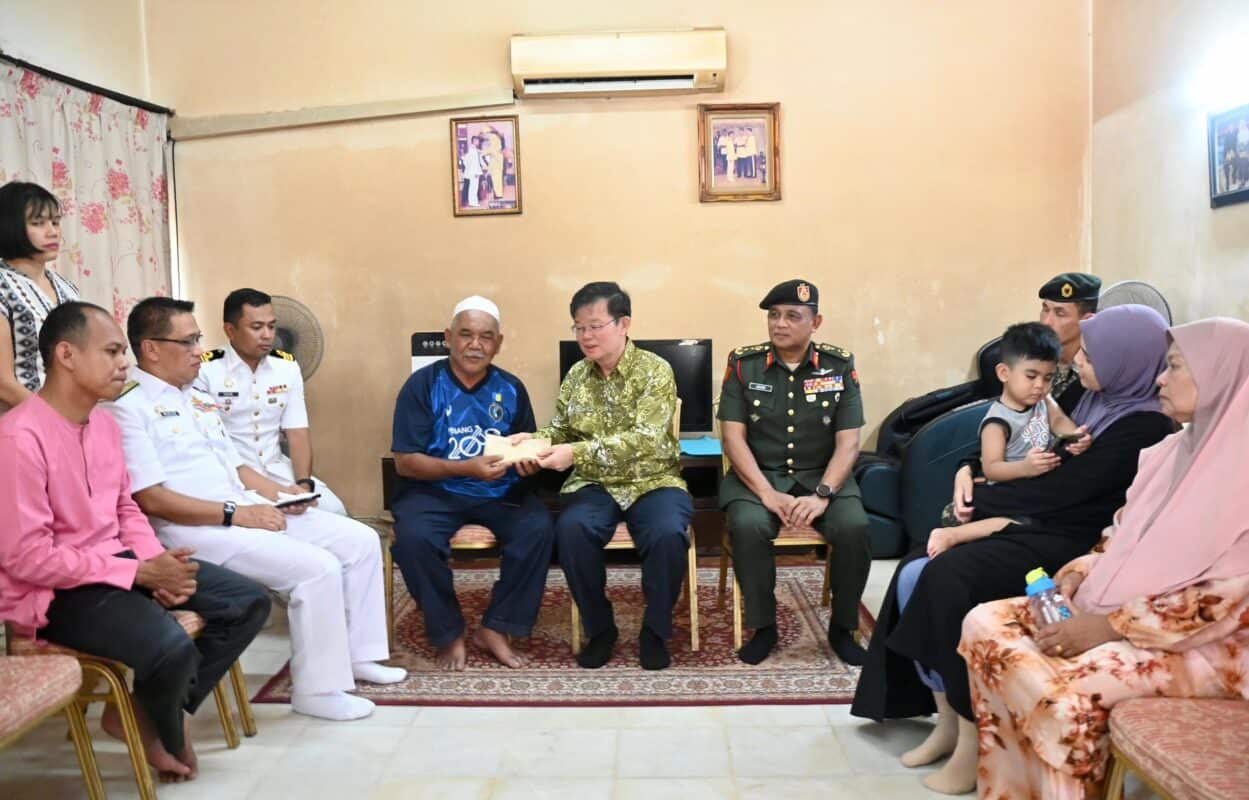 Ketua Menteri ziarah keluarga Komander Muhammad Firdaus | Buletin Mutiara