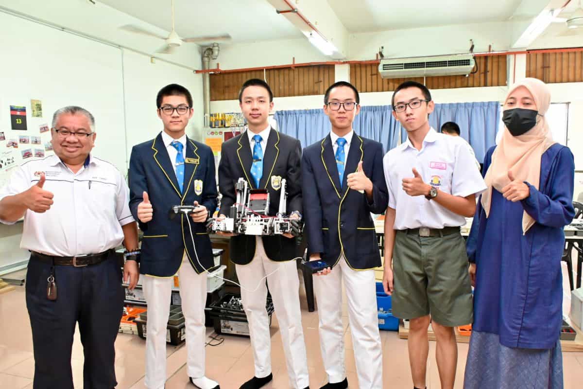 Robodes to carry Chung Ling Butterworth High School flag high at FTC ...