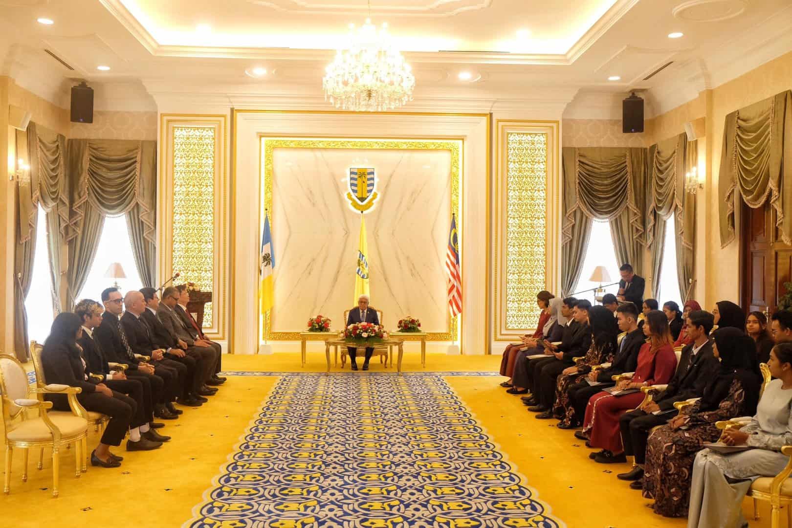 20 pelajar B40 terima biasiswa UNITAR | Buletin Mutiara