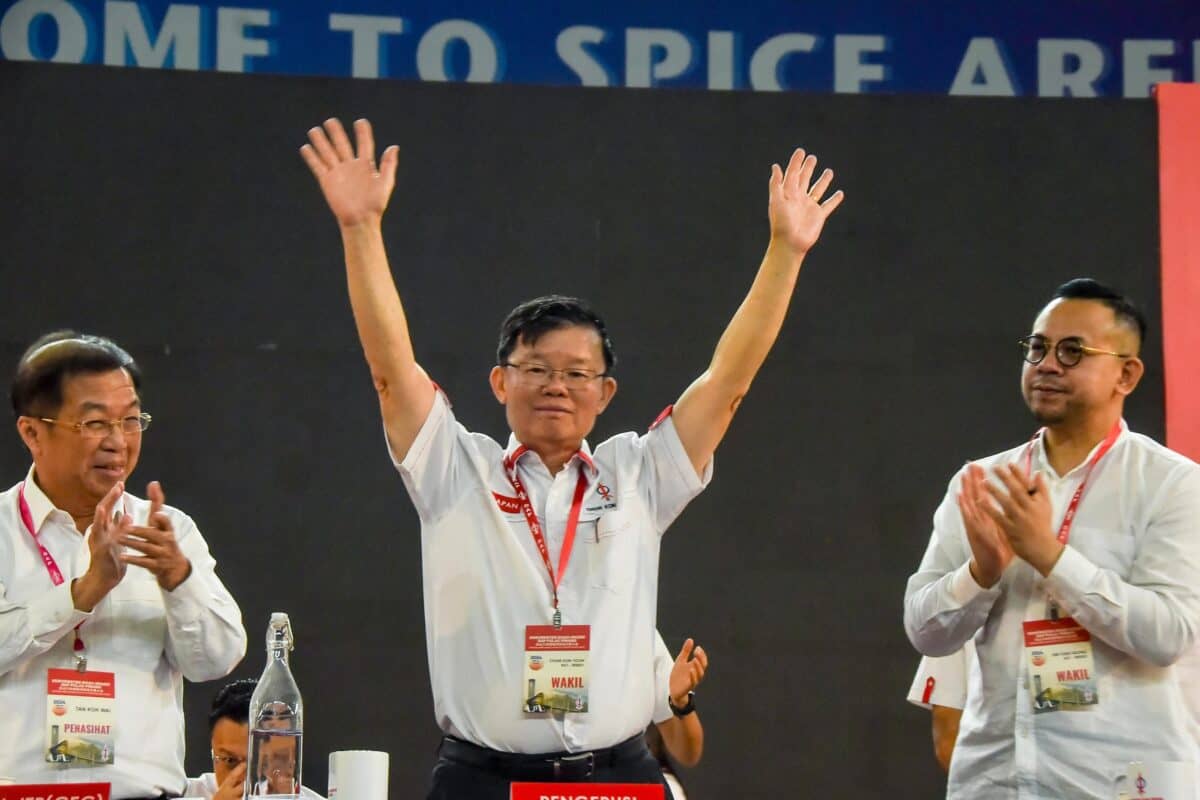Chow receives standing ovation as Hui Ying pays emotional tribute ...