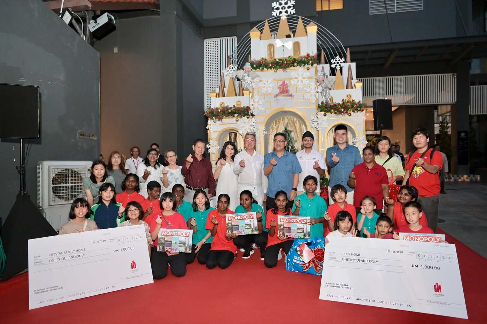 M Summit lights up for Christmas and 25th anniversary countdown ...