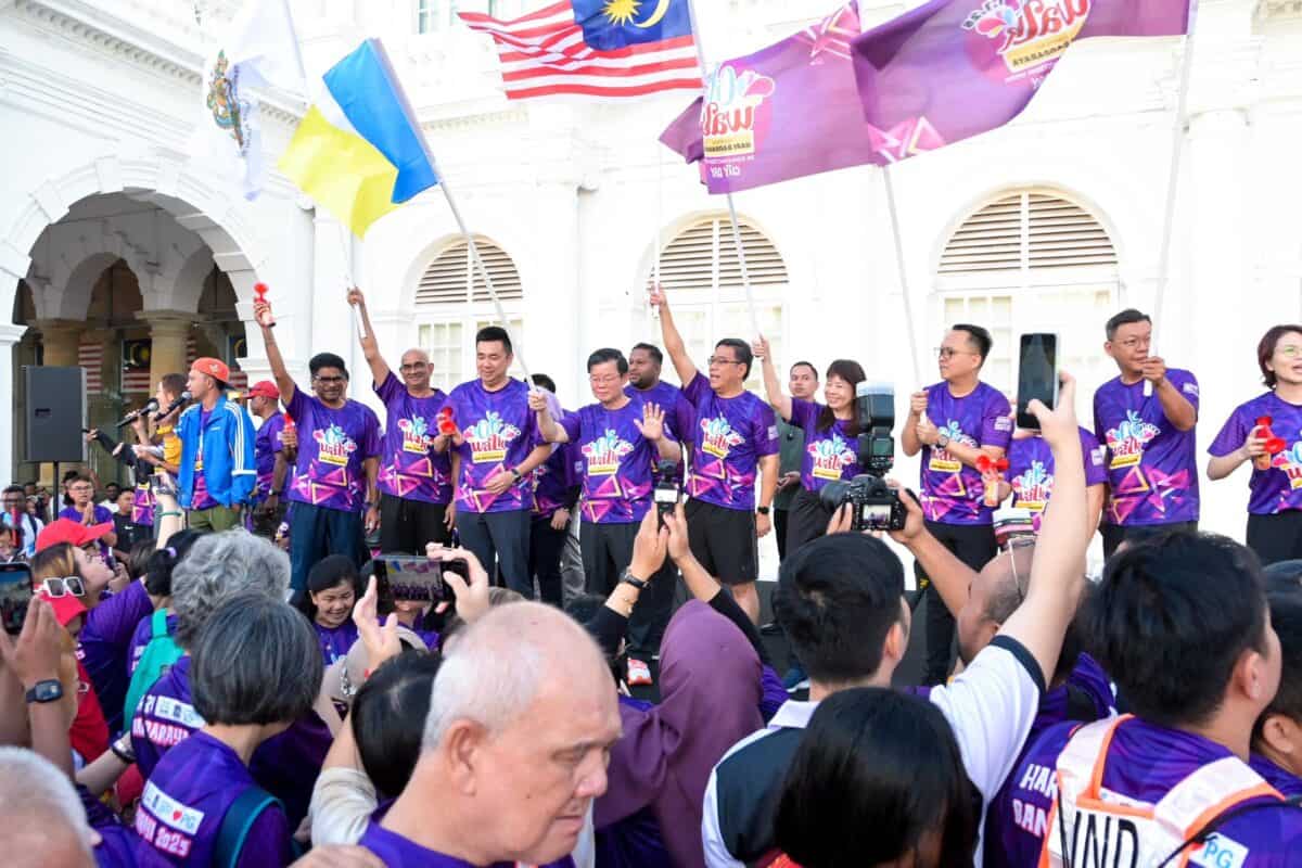 Ribuan sertai City Walk simbol penghargaan status bandar raya George ...