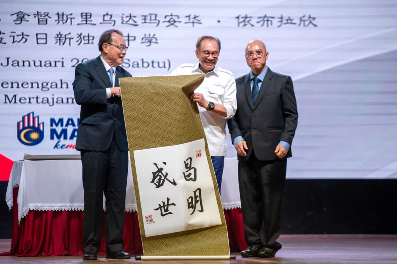 PM Anwar makes generous donations to 63 independent Chinese schools ...