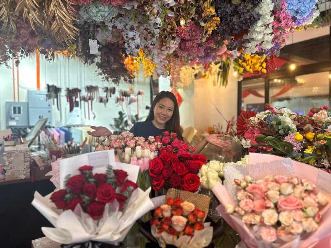 Red rose in high demand as Valentine's Day nears | Buletin Mutiara