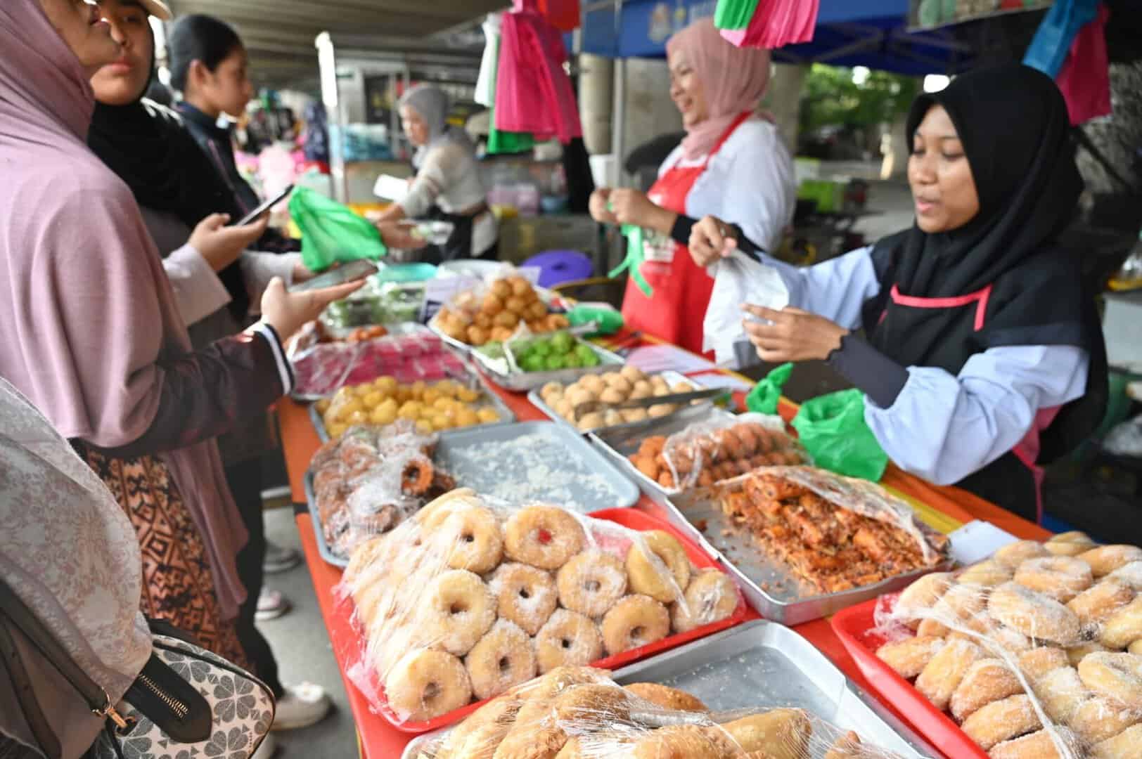Bazar Ramadan ‘Ban Busuk’ meriah, terpanjang di Seberang Perai ...