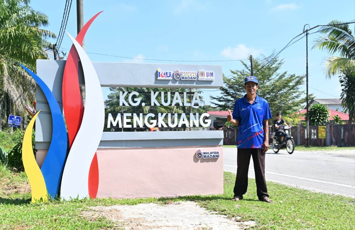 Arca unik, mural pada jambatan kereta api tarikan utama Kg. Kuala ...