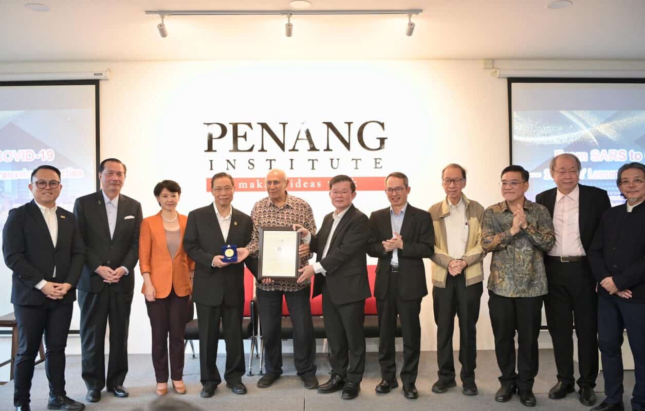 Prof Dr Zhong Nanshan honoured at Dr Wu Lien-Teh Award ceremony | Buletin Mutiara