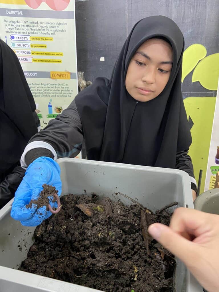 Vermikompos hasil baja berkualiti tinggi | Buletin Mutiara