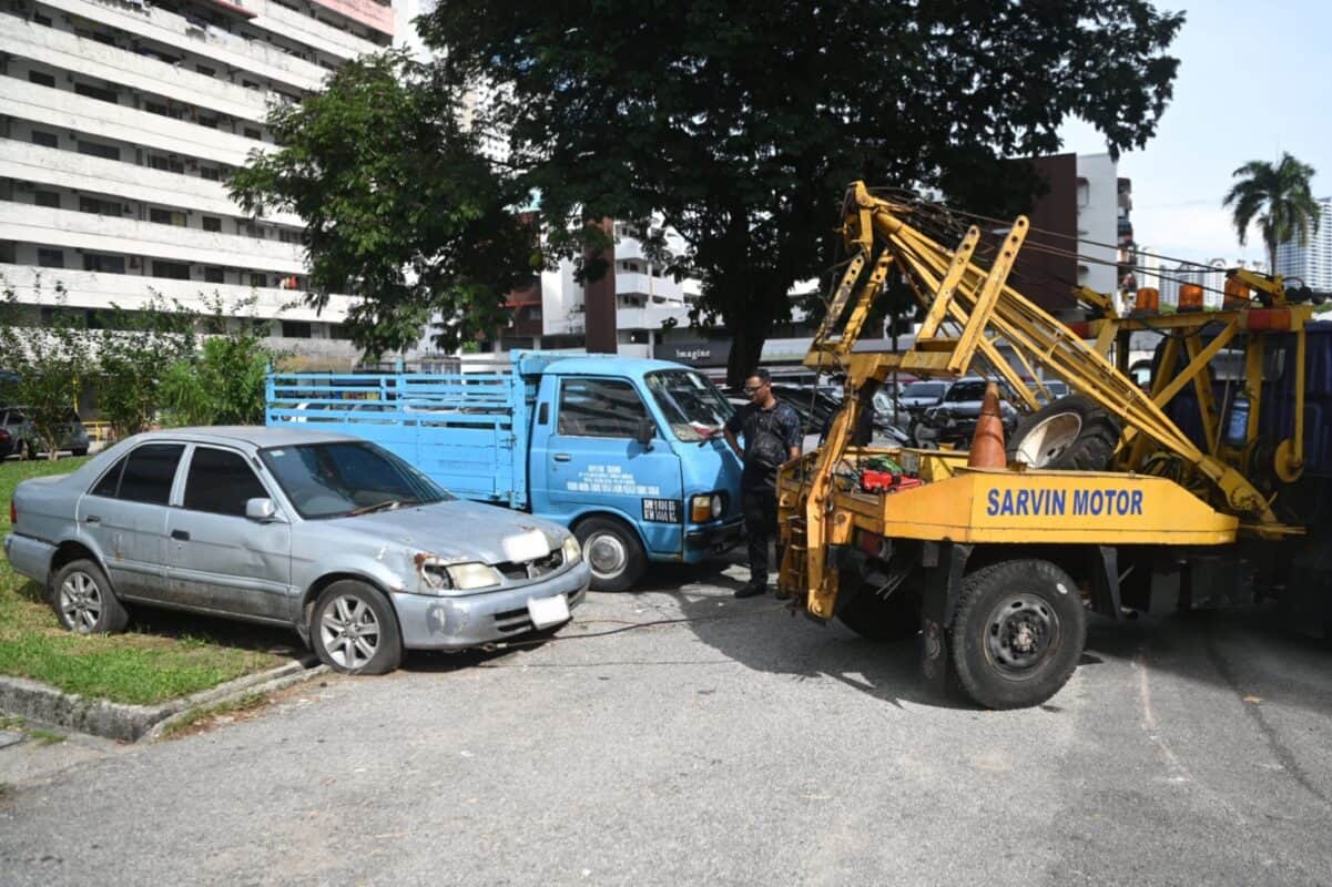 PDC begins towing abandoned vehicles at MaCallum | Buletin Mutiara