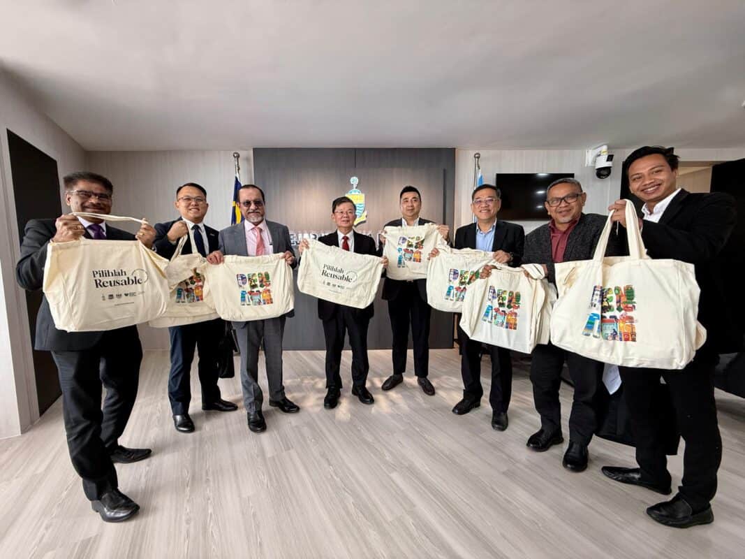 PGC distributes reusable bags to excos to promote plastic-free campaign ...